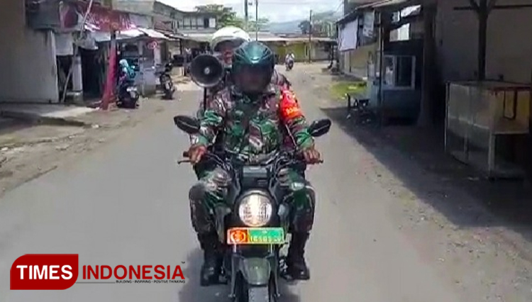 Tunggangi Motor, TNI-Polri di Banyuwangi Kampanyekan Lawan Corona ...