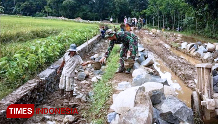Pembangunan Talud TMMD Reguler Pekalongan Tak Mengenal Hari Libur ...