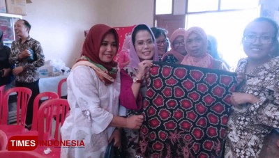 Sri Untari Ajak Masyarakat Gotong Royong Lawan Covid-19 - TIMES Indonesia