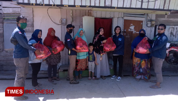 Mapala Stitek Bontang Bagikan Sembako bagi Warga Terdampak Covid-19 ...