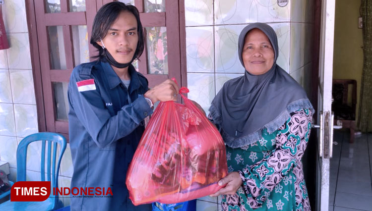 Mapala Stitek Bontang Bagikan Sembako bagi Warga Terdampak Covid-19 ...
