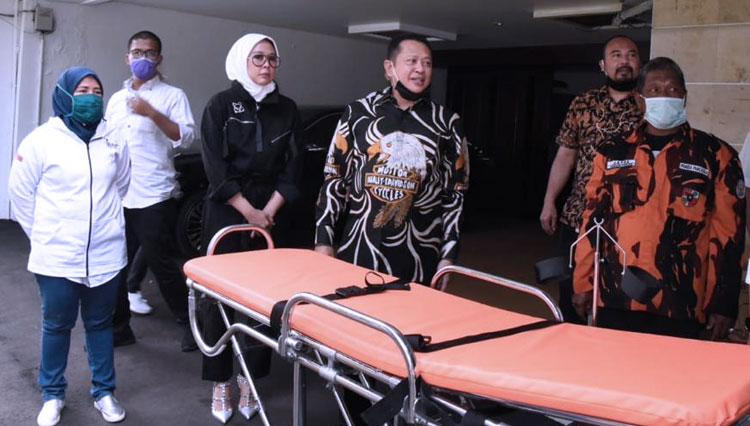 Ketua MPR RI Salurkan Bantuan Tank Semprot Hingga APD di Jakarta ...