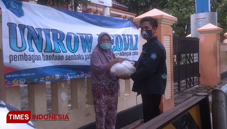 Unirow Peduli Bagikan Ratusan Sembako kepada Masyarakat Tuban - TIMES ... Unirow Peduli Bagikan Ratusan Sembako kepada Masyarakat Tuban - TIMES ...