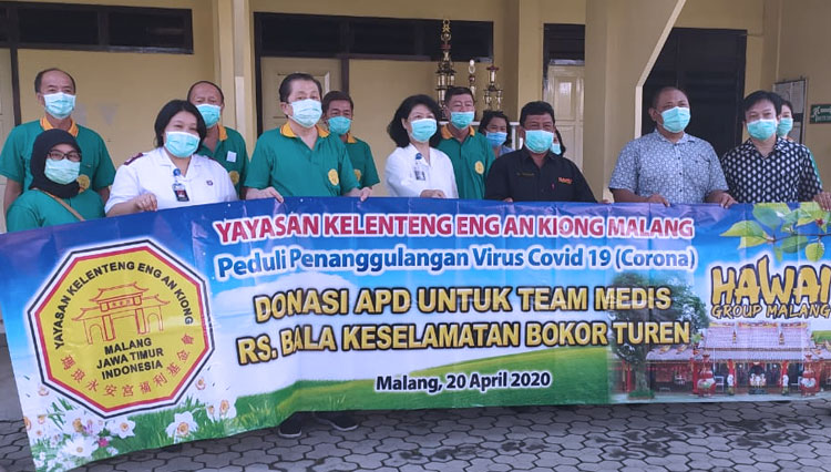 Klenteng En Ang Kiong-Hawai Waterpark Donasi APD untuk Tiga Rumah Sakit ...