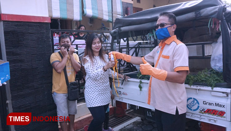 PDAM Kendal Bagikan 1000 Masker dan Hand Sanitizer - TIMES Indonesia