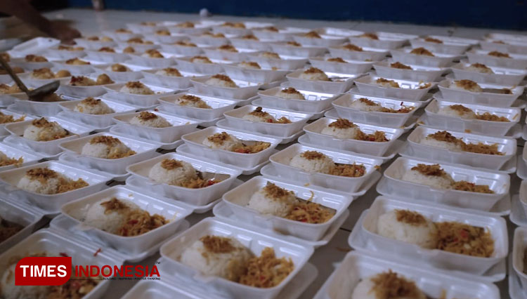 PC PMII Ciputat Dirikan Dapur Umum - TIMES Indonesia