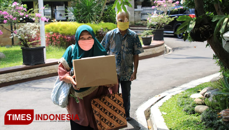 Dua Simbah Kirimkan Tabungan dan Minta Jadi Relawan - TIMES Indonesia