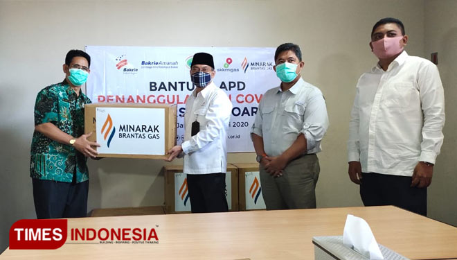 Bakrie Grup Hingga SKK Migas Sumbang APD untuk Penangan Covid-19 di ...