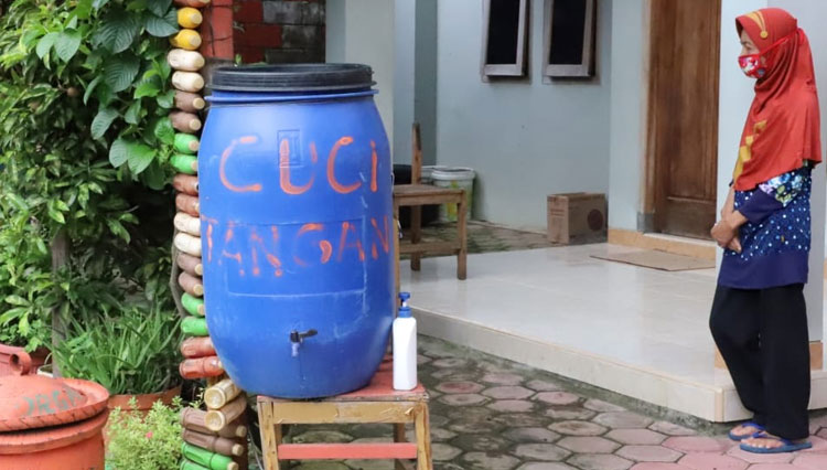 Gubernur Khofifah Puji Inovasi Kampung Tangguh Desa Bolorejo ...