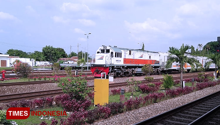 PT KAI Operasikan Lagi 3 KA, Warga Cirebon Kini Bisa Bepergian ke Jawa ...