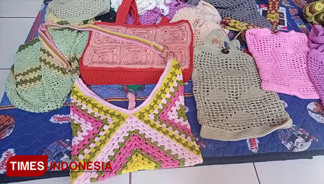 Dari Sekadar Hobi, Hasil Seni Rajut Ambar Susanti Menuai Pundi Rupiah ...