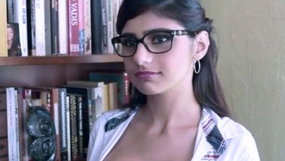 Mantan Bintang Film Dewasa Mia Khalifa Lelang Kacamata Miliknya untuk Lebanon - TIMES Indonesia