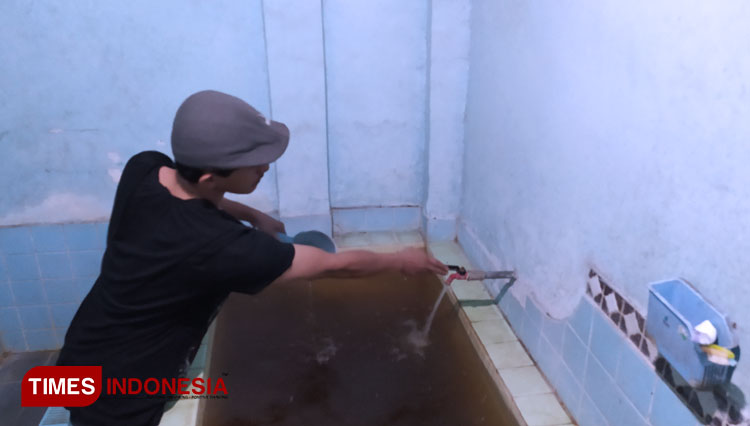 Pelanggan Keluhkan Air Keruh Seperti Teh, Ini Penjelasan PDAM Lamongan - TIMES Indonesia