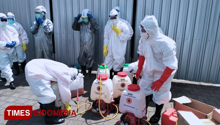 Ruangan Santri Ponpes Blokagung Banyuwangi Disemprot Disinfektan ...