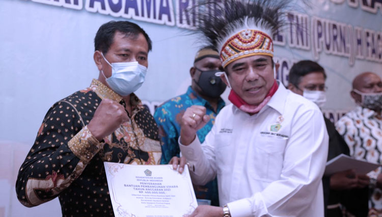 Menteri Agama Berikan Penghargaan Pada Enam Kepala Daerah Papua - TIMES ...