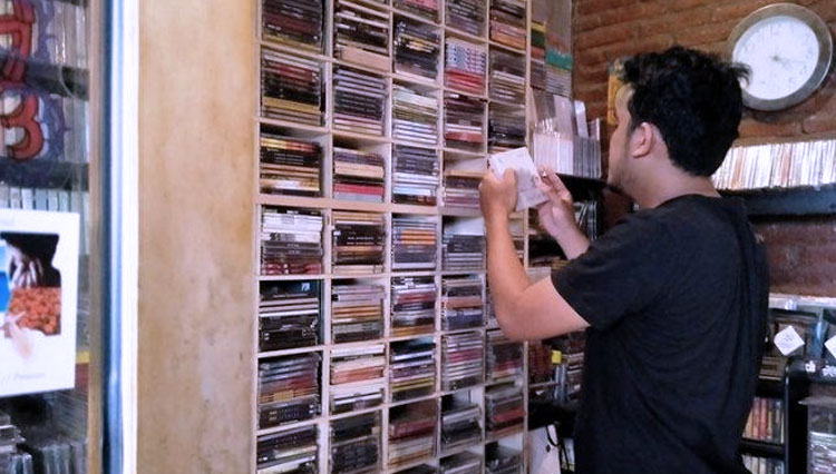 Kisah Bruri Prasetyo, Penjual CD Musik di Semarang yang Eksis dalam ...