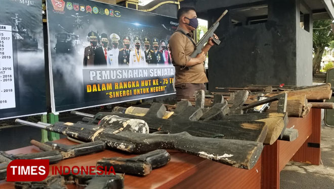 Pemusnahan Ratusan Senjata Rakitan Warnai HUT ke-75 TNI di Maluku Utara - TIMES Indonesia