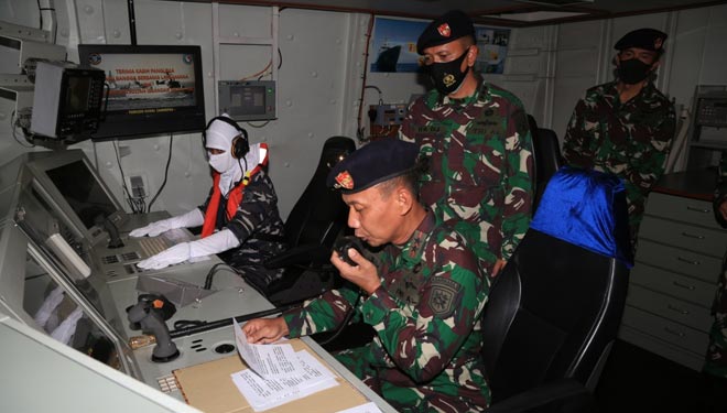 Pangkoarmada II Inspeksi Kapal Perang di Pangkalan Koarmada II - TIMES ...