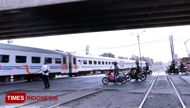 PT KAI: Kecelakaan di Perlintasan Sebidang KA Terpantau karena Disiplin Rendah - TIMES Indonesia