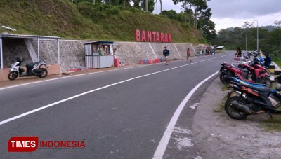 Asyiknya Ngopi dan Nongkrong di Pinggir Jalan Bantaran Blitar - TIMES Indonesia