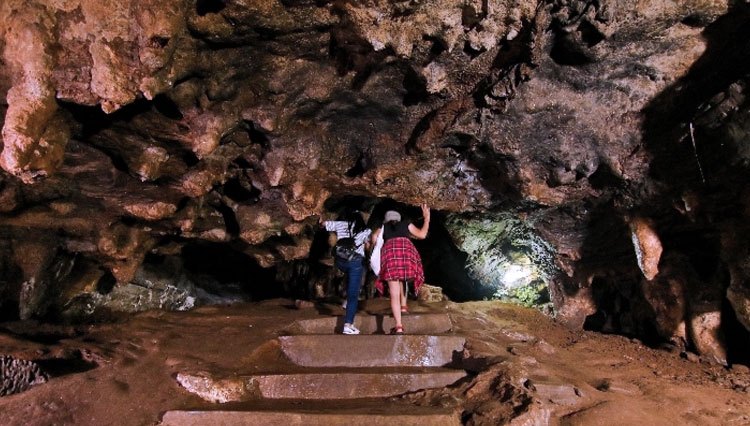 Gua Tabuhan Pacitan, Pertapaan Pangeran Diponegoro yang Wajib ...