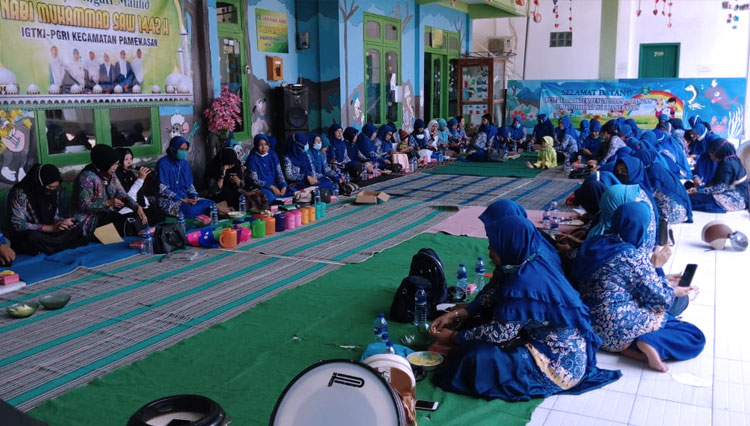 KH Idris Hamid Ajak IGTKI dan PGRI Pamekasan Teladani Nabi Muhammad ...