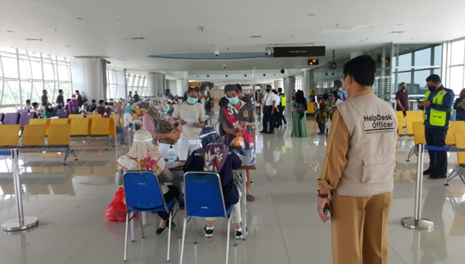 Pemerintah Malaysia Deportasi 174 Pekerja Migran Indonesia - TIMES ...