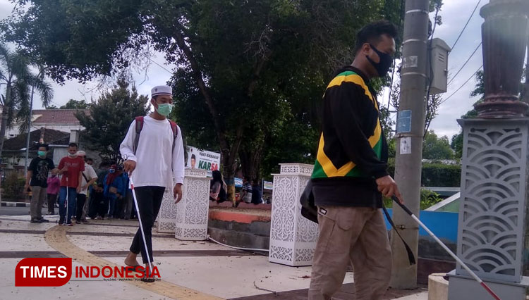 Penyandang Disabilitas Inginkan Guiding Block di Semua Trotoar Kota ...