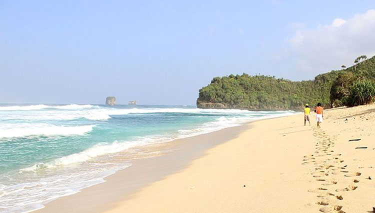 Take A Look at The Enchantment of Goa Cina Beach - TIMES Indonesia