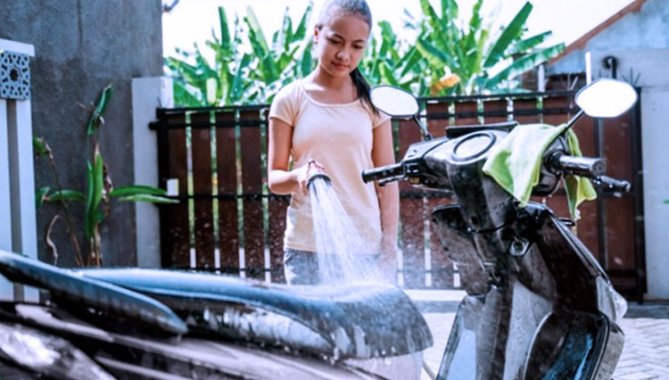 Liburan di Rumah? Waktunya Mencuci Motor, Ini Cara yang Baik - TIMES ...