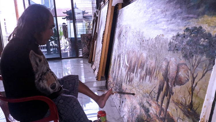 Kisah Sadikin, Tuna Daksa yang Sukses Menjadi Pelukis Profesional ...