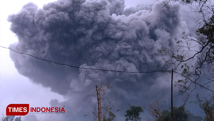 Sejarah Panjang Erupsi Gunung Semeru - TIMES Indonesia