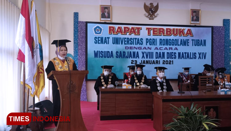 Pidato saat Wisuda Daring, Rekor: Peringkat Unirow Tuban Naik ...