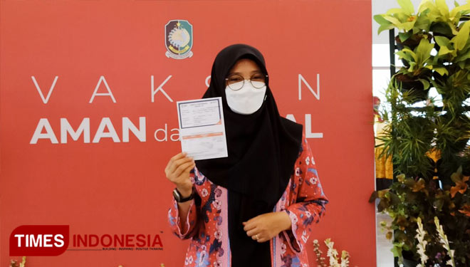 Ipuk Fiestiandani Yakinkan Warga Banyuwangi Tidak Takut Vaksinasi Covid ...