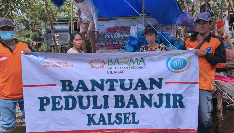Bantu Korban Banjir Kalsel, Relawan PBMT Indonesia dan Bazma Keliling ...