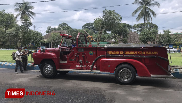 Melirik Mobil Legendaris Damkar Kota Malang Keluaran Tahun 60an - TIMES ...