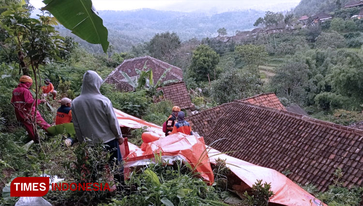 BPBD Kota Batu Temukan Rekahan Tanah Baru di Dusun Brau - TIMES Indonesia