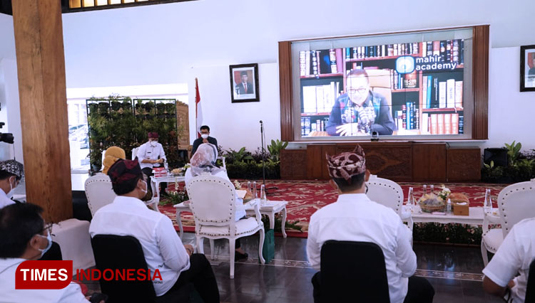 Bedah Buku, Rhenald Kasali Beberkan Strategi Sukses Banyuwangi - TIMES ...