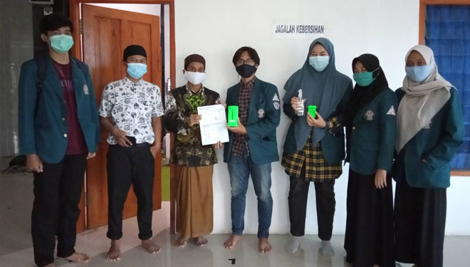 Mahasiswa KKN Undip Bagikan Hand Sanitizer di Masjid - TIMES Indonesia