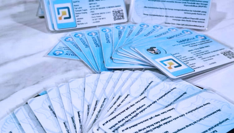 Kemajuan Teknologi di Dunia Pendidikan, Guru Kini Miliki Kartu NUPTK ...