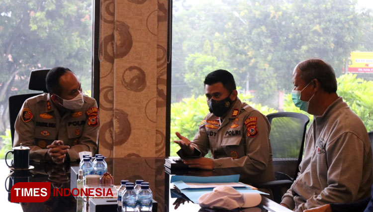 Buddha Tzu Chi dan Polres Majalengka Salurkan Paket Sembako kepada Warga - TIMES Indonesia