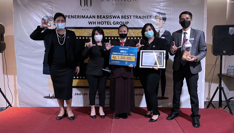 Waringin Hospitaly Bagikan Beasiswa di Tengah Pandemi - TIMES Jatim Waringin Hospitaly Bagikan Beasiswa di Tengah Pandemi - TIMES Jatim