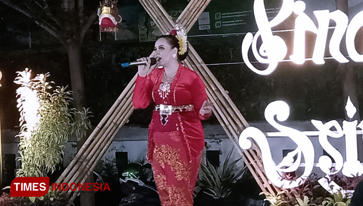 Sinden Asal Hungaria Meriahkan Pagelaran Sinden Using Disbudpar ...