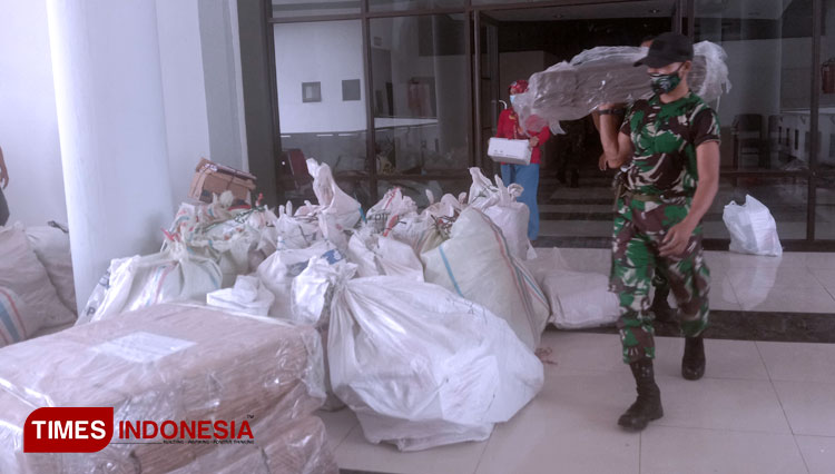 Plafon Ambrol, Ruang Paripurna DPRD Kabupaten Blitar Mulai Dibersihkan ...