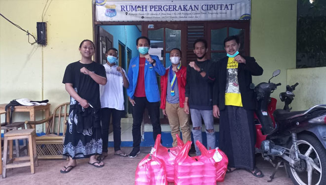 PMII Ciputat Inisiasi Kegiatan Dapur Bergerak Kepada Masyarakat - TIMES ...