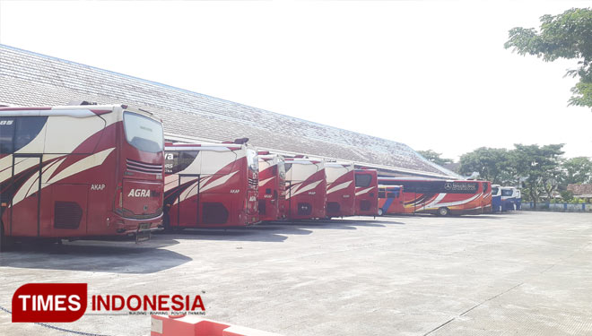 Hari Pertama Larangan Mudik, Terminal Bus Pacitan Tampak Sepi - TIMES ...