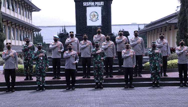 Kunker Bersama Panglima TNI, Kapolri: Ini Bentuk Kekompakan dan ... Kunker Bersama Panglima TNI, Kapolri: Ini Bentuk Kekompakan dan ...