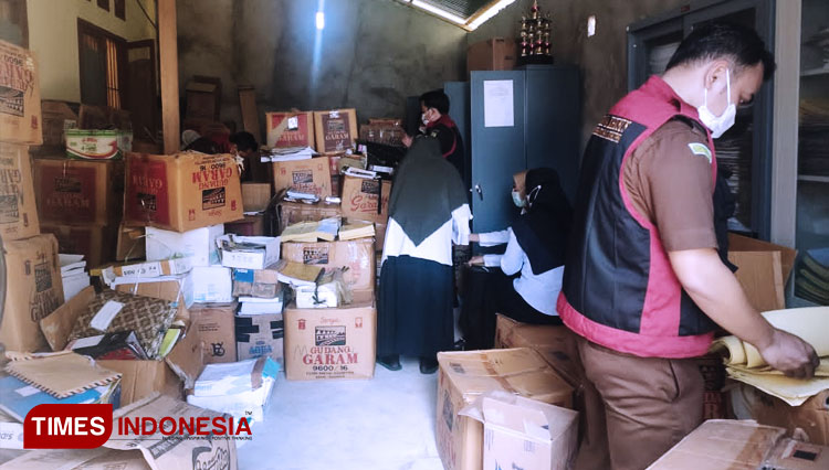 Kantor BPPKAD Digeledah Kejari Kabupaten Pulau Taliabu - TIMES Indonesia Kantor BPPKAD Digeledah Kejari Kabupaten Pulau Taliabu - TIMES Indonesia