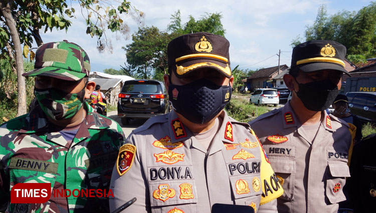 Aparat Gabungan Amankan Proses Pembuangan Sampah ke TPA Karangdiyeng ...