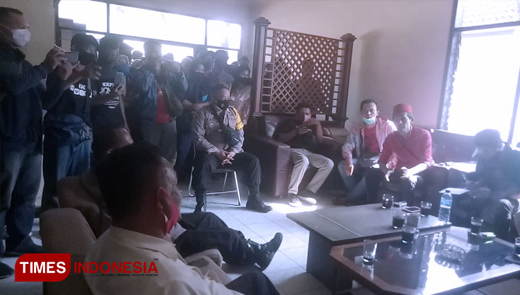 Tuntut Kompensasi, Pekerja Kontrak PT APL Capai Kesepakatan - TIMES ...